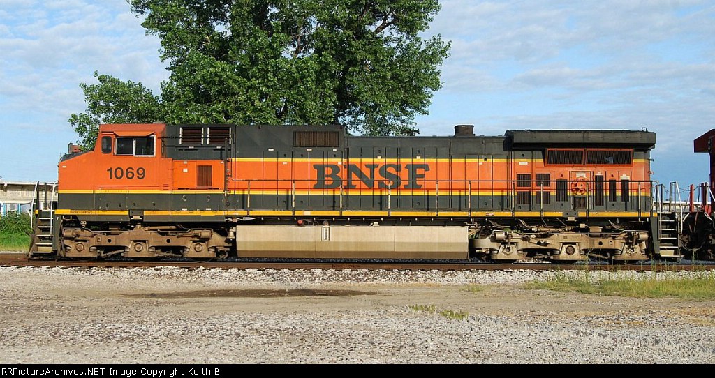 BNSF 1069